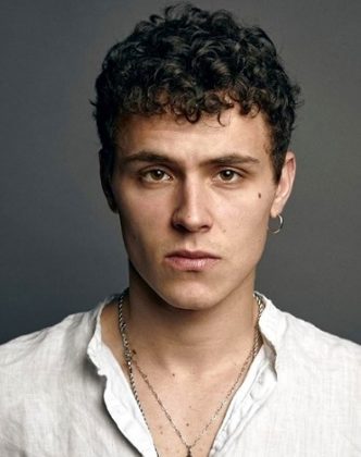 Arón Piper Height, Weight, Age, Girlfriend, Biography & Family