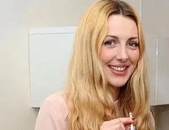 Laura Gallacher Wiki, Age (Russell Brand Wife) Biography, Family