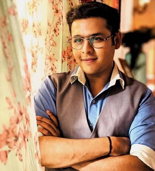 Dev Joshi Height, Weight, Age, Girlfriend, Biography, Family