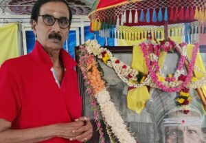 Manobala Wiki, Death Reason, Age, Wife's Name, Career, Family, Children ...