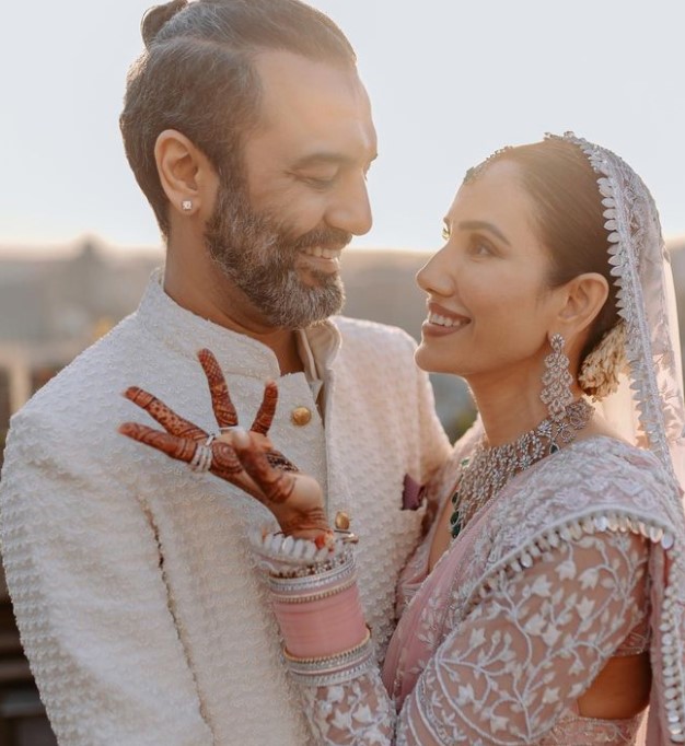 Ashesh Sajnani (Sonnalli Seygall's Husband) Wiki, Biography, Profession ...
