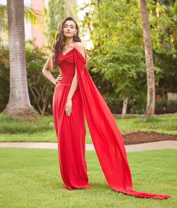 Janki Bodiwala Biography, Age, Height, Family, Caste, Net Worth
