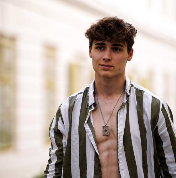 Chris Leder (TikTok Star) Height, Biography, Age, Girlfriend, Family