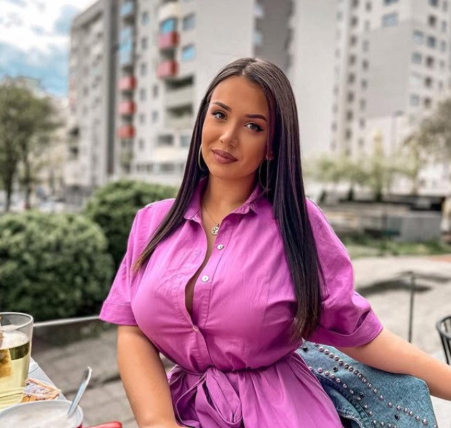 Emina Jahic: Height, Biography, Boyfriend, Age, Family