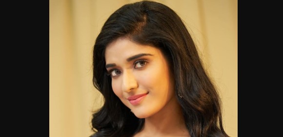 Shali Nivekas Biography, Age, Height, Family, Movies List