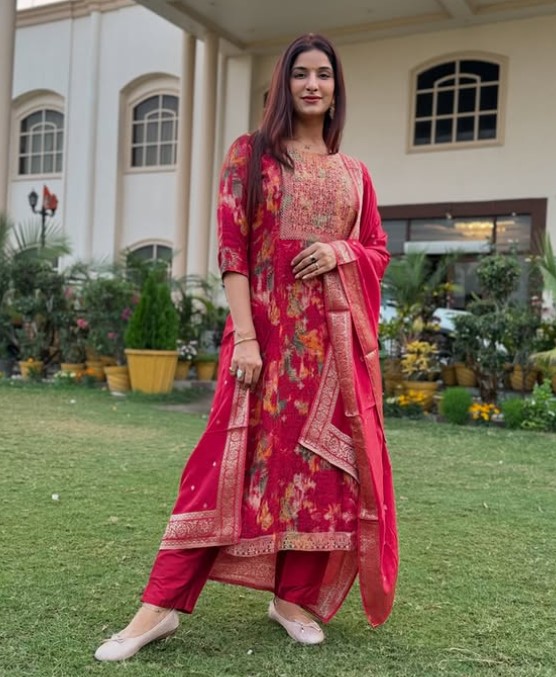 Poonam Dubey Height, Age, Husband, Caste, Family, Biography