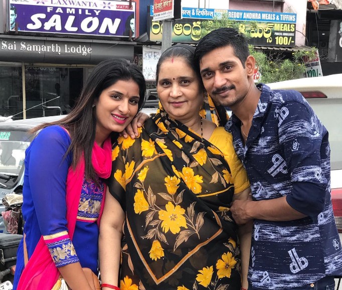 Poonam Dubey Height, Age, Husband, Caste, Family, Biography