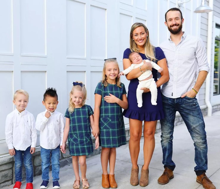 Myka Stauffer Biography, Age, Husband, Net Worth, Son, Family